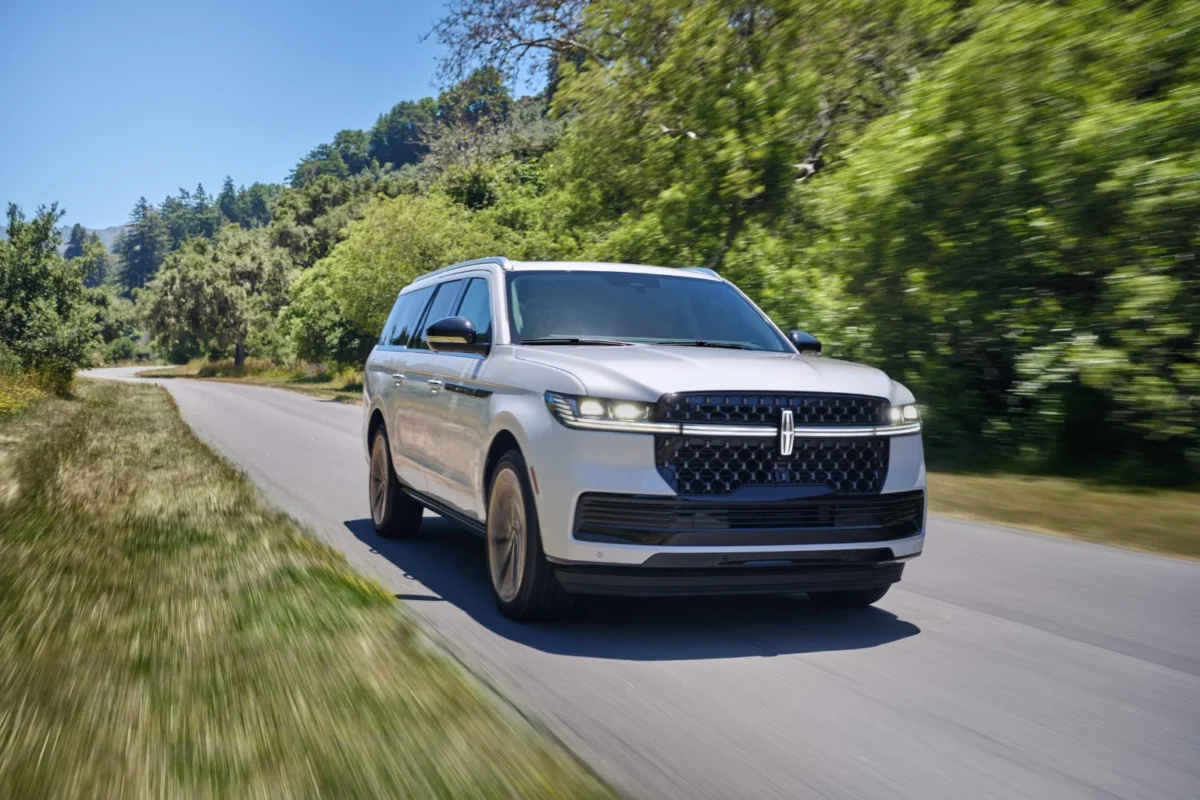 2026 Lincoln Navigator Gets Bigger, Smarter, More Luxurious